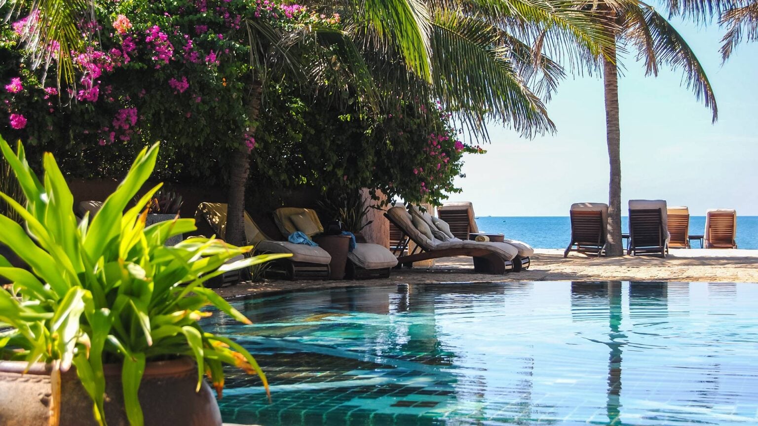 Infinity Edge Pools: Design Considerations for Maximizing the Effect